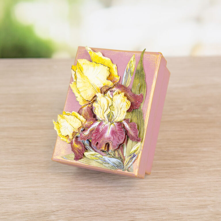 Two Red Robins Flower of the Month Iris Trio Collection - Highlight Crafts